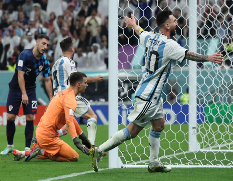 Pelotas y Letras | Por Hugo Illera | Messi, el tango mejor bailado ...