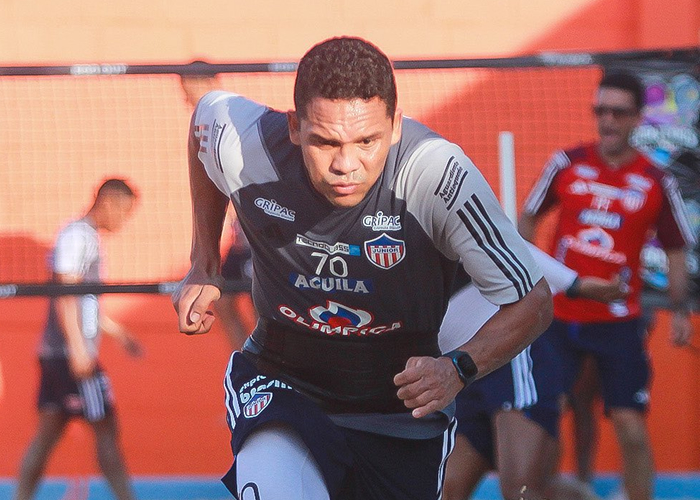 La elegante respuesta de Carlos Bacca al Médico Javier Fernández Diario ...
