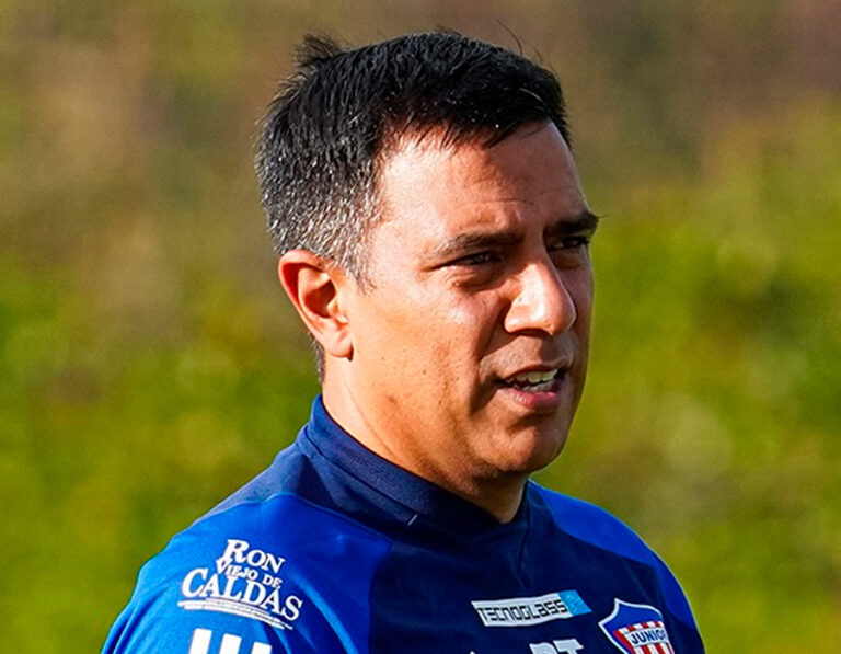 César Farías: “El jugador que necesitamos es jugar en equipo” Diario ...